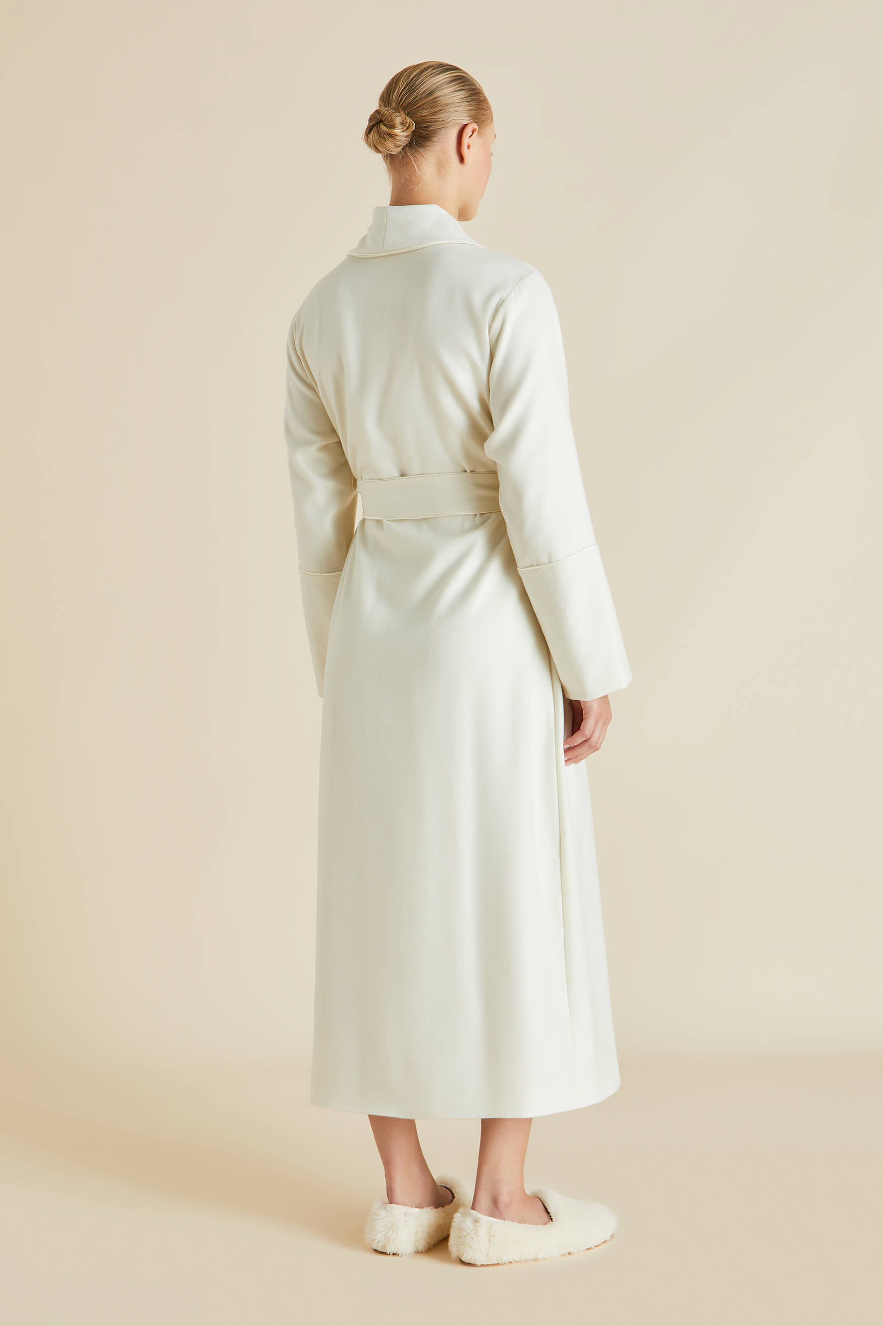 Logan Aspen Ivory Robe in Cashmere | Olivia von Halle